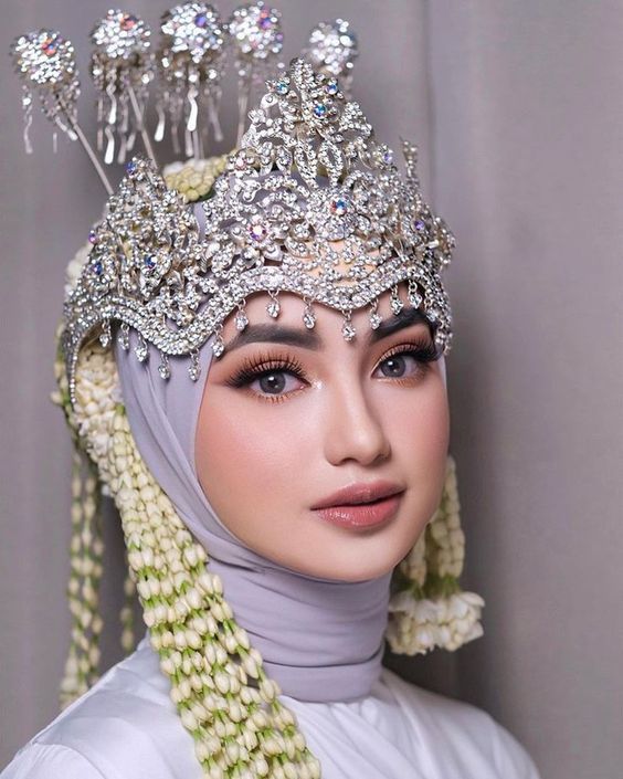 10 Rekomendasi Make Up Pengantin 2024, Pasti Bikin Pangling!
